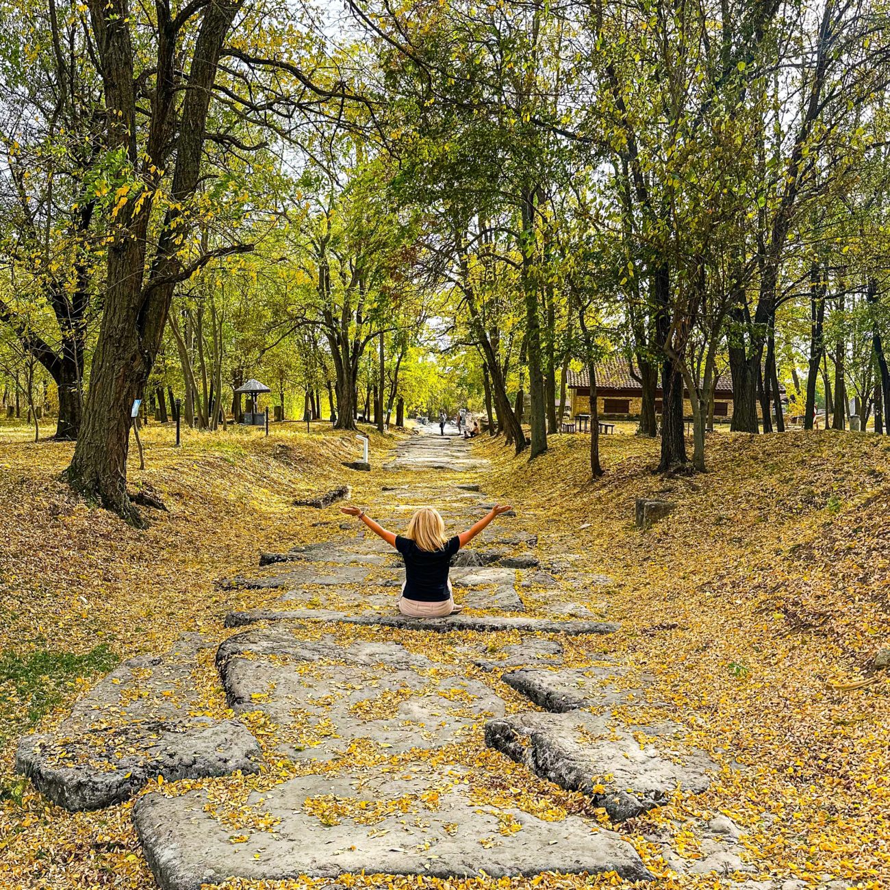 Drumetie pe Vf Tutuiatu in Muntii Macin - Travelista.ro - Mereu in ...
